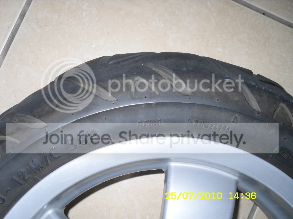 Modern Vespa : tyre defect (conti twist)